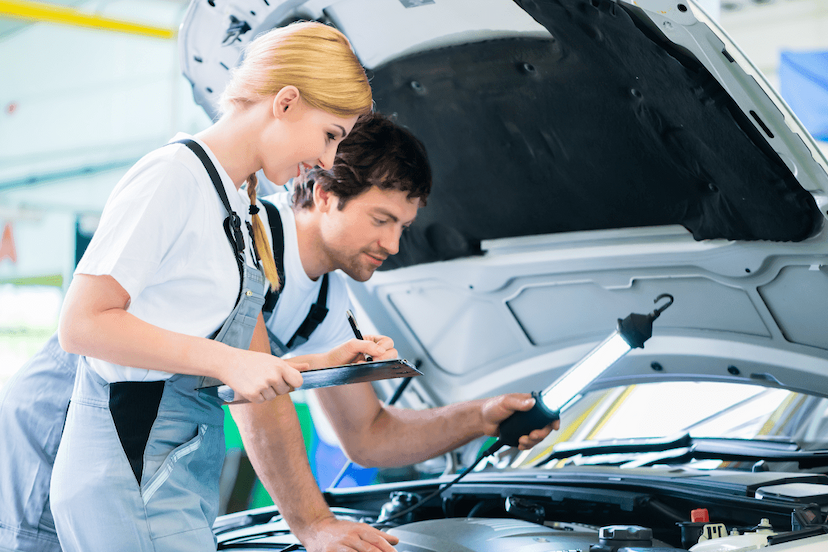 ¿Cada cuánto se debe hacer una revisión del coche?